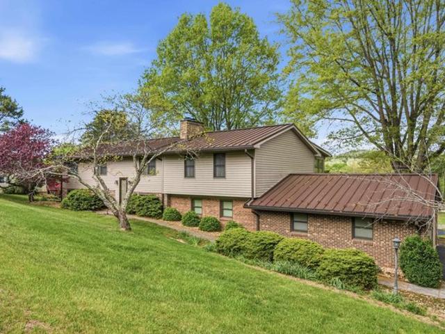 1721 Plank Dr, Blacksburg, VA 24060