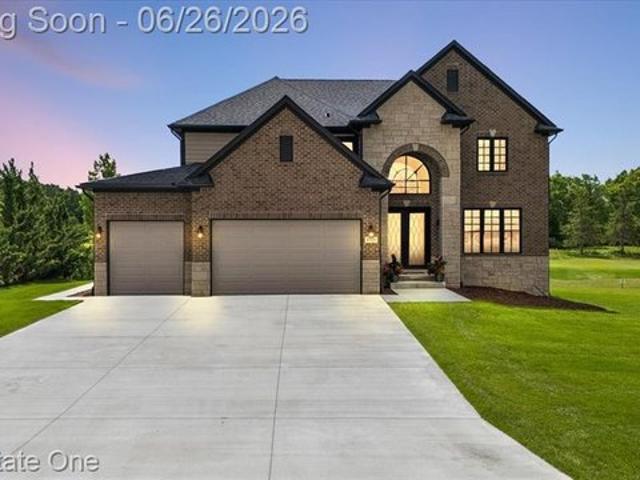 1721 Royal Birkdale Dr, Oxford Township, MI 48371