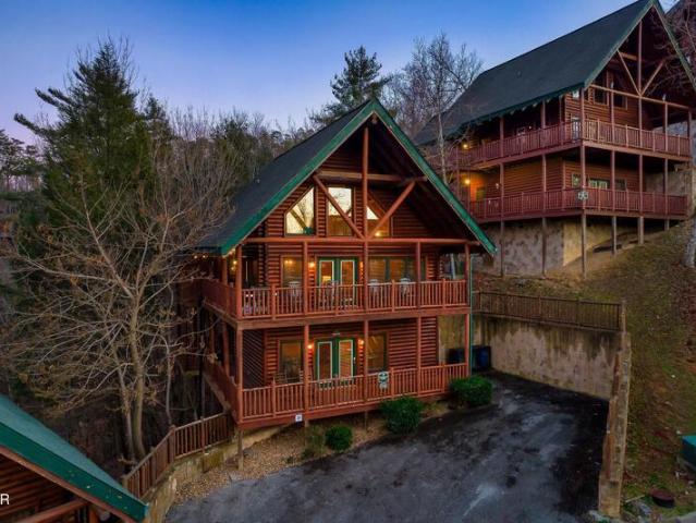 1721 Summit View Way, Sevierville, TN 37862