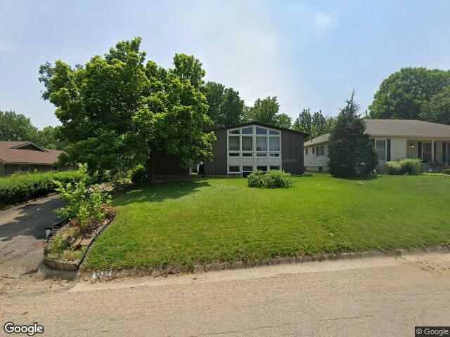 1721 SW 27th St, Topeka, KS 66611