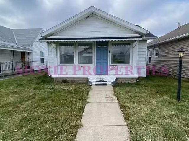 1721 S Market St