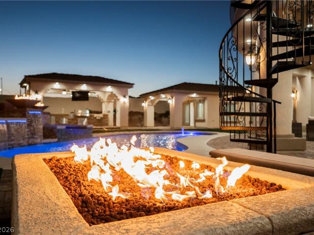 1721 S Tioga Way