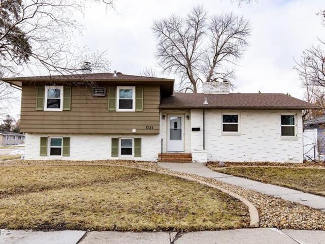 1721 16th St S, Moorhead, MN 56560