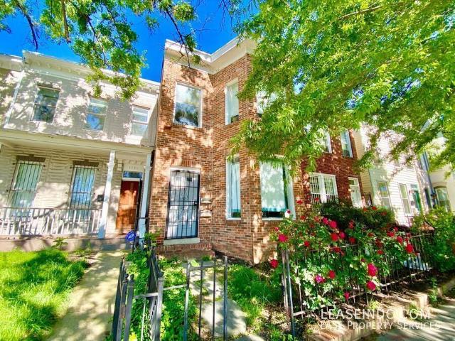 1721 11th Street NW, 2 beds, 1 full bath