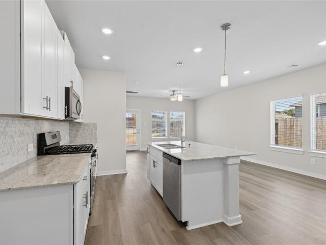 1722 Cayden Oak
