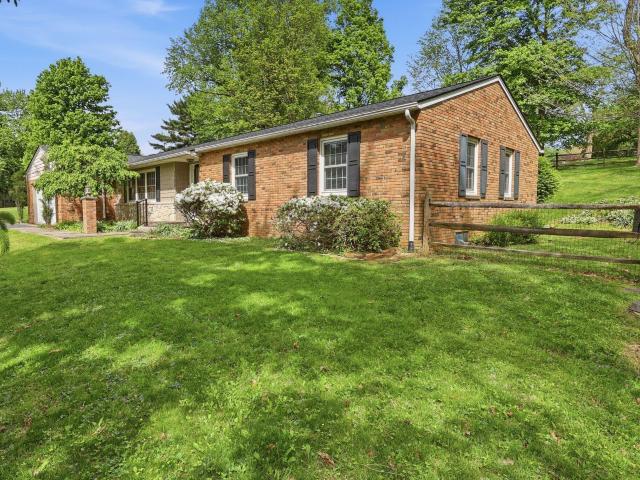 1722 Red Oak Drive NE