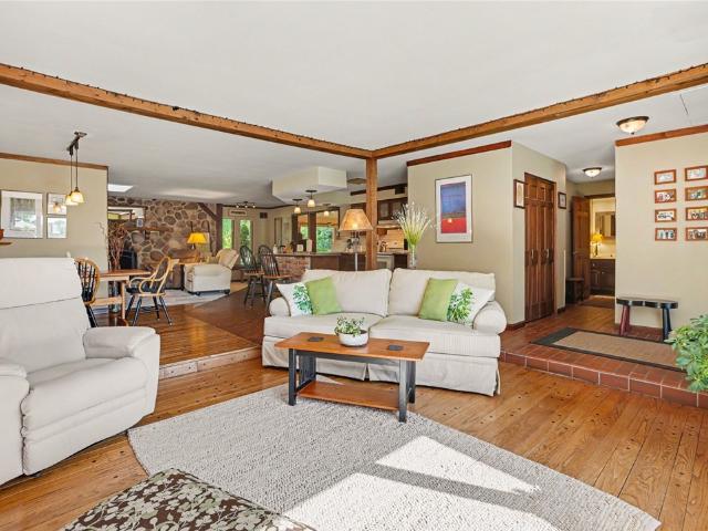 1722 Strong Road