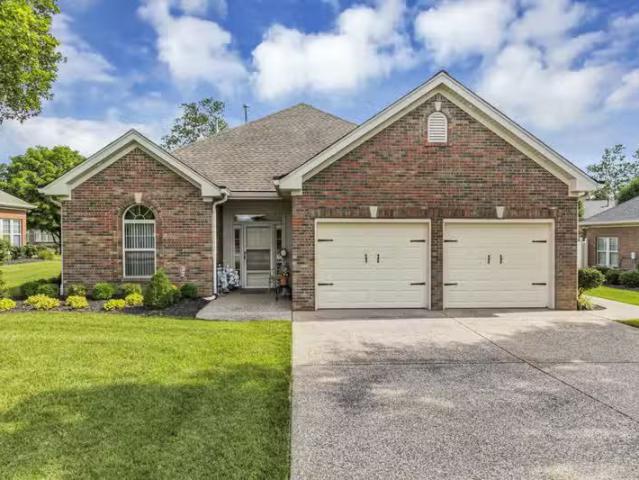 1722 SUMMERPLACE DR, LEBANON, TN 37087 Single Family Residence.