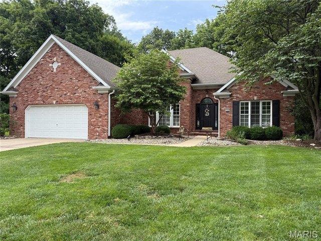 1722 Seminole Ln, Godfrey, IL 62035