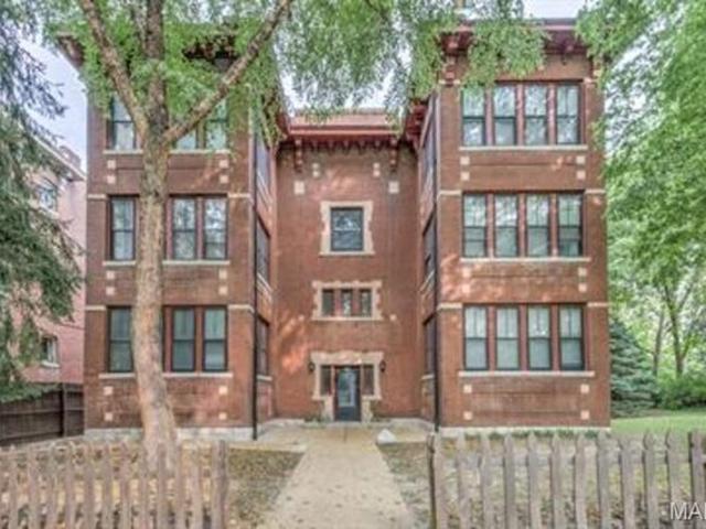 1722 28 Waverly Pl, Saint Louis, MO 63104
