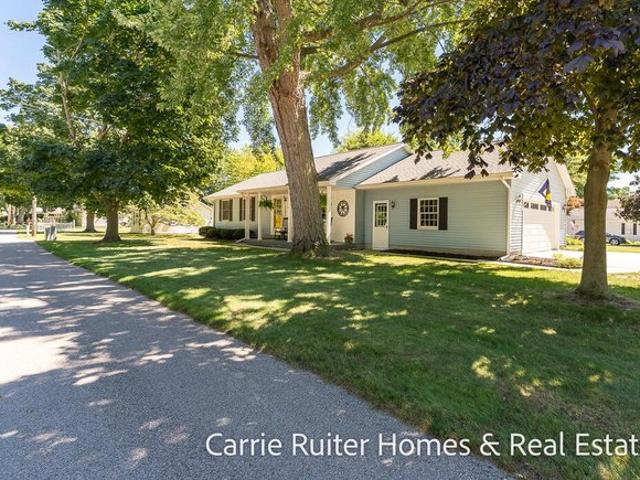 17232 W Spring Lake Rd, Spring Lake, MI 49456