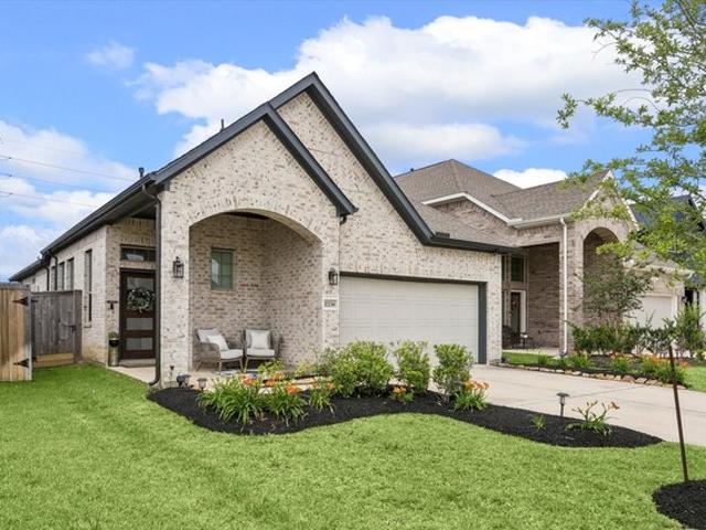 17238 Broadleaf Oak Dr, Hockley, TX 77447