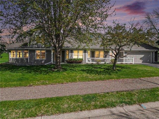 1723 Donegal Dr, Woodbury, MN 55125