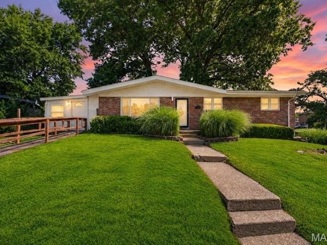 1723 Gulf Dr, Saint Louis, MO 63130