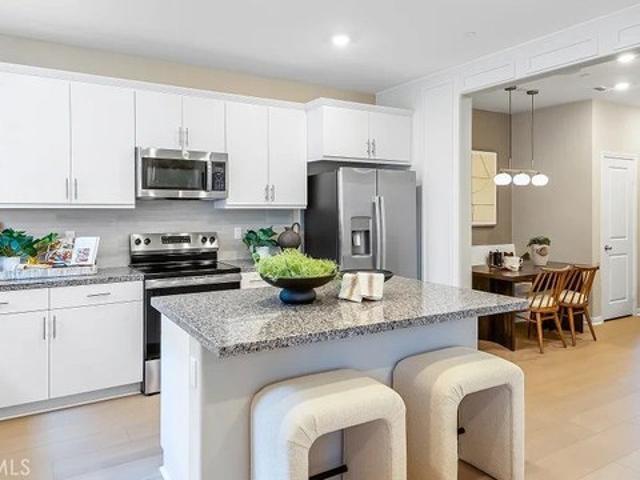 1723 Phantom Ln, Rialto, CA 92376