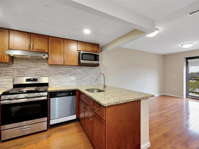 172 18 Jamaica Avenue 5D