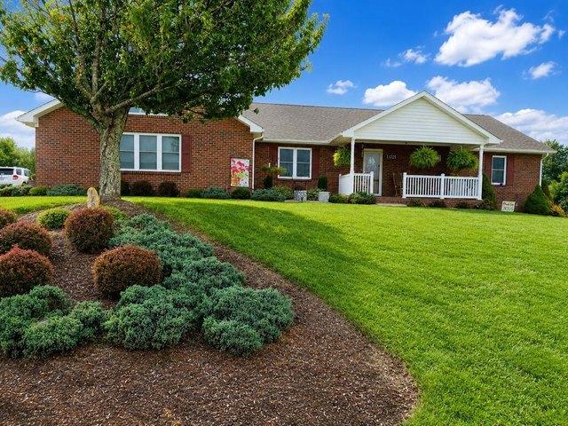 172 Crowder St, Hillsville, VA 24343