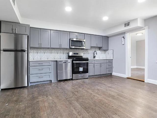172 Beacon Ave