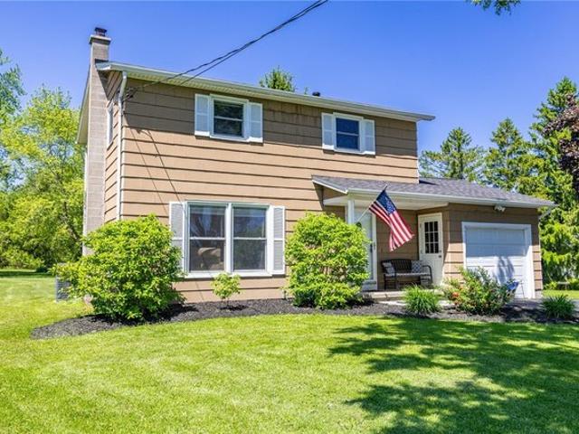 172 Hidden Creek Ln, Hamlin, NY 14464