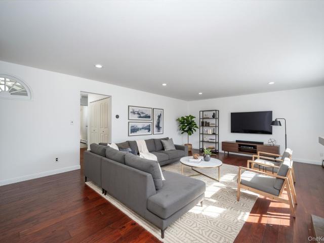 172 Lawrence Park Terrace 172