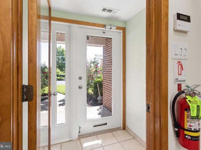 172 Middletown Boulevard # 203