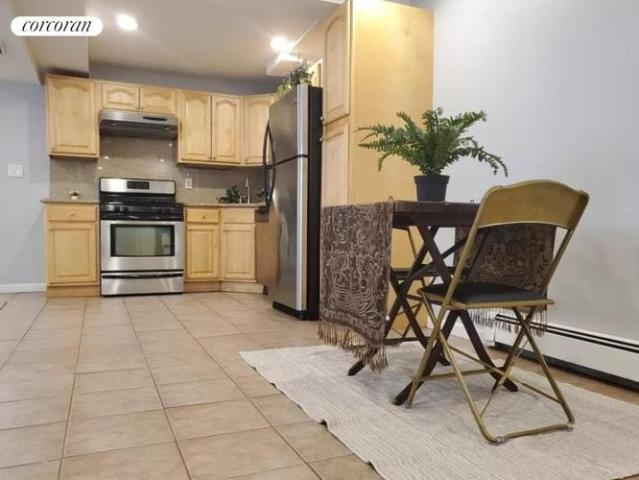 172 Minna St 1Stfloor, New York, NY