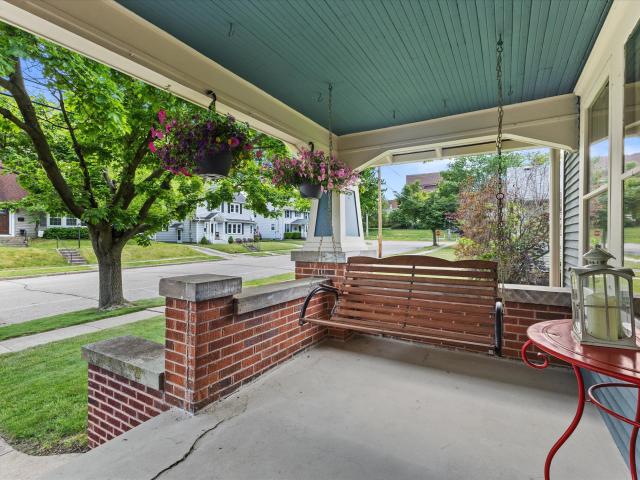 172 W Highland Ave