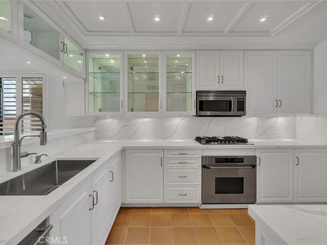 172 Villa Point Dr, Newport Beach, CA 92660