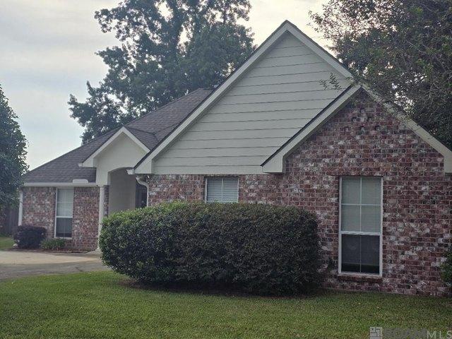 17343 Les Chenier St, Prairieville, LA 70769
