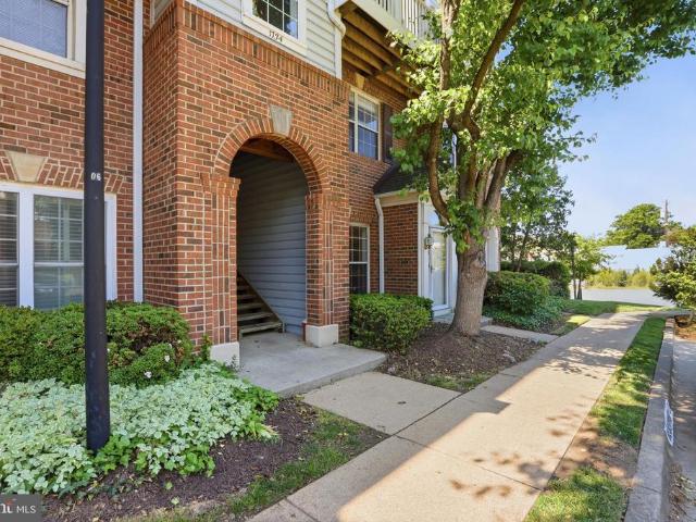 1734 Kingsgate Court # 302