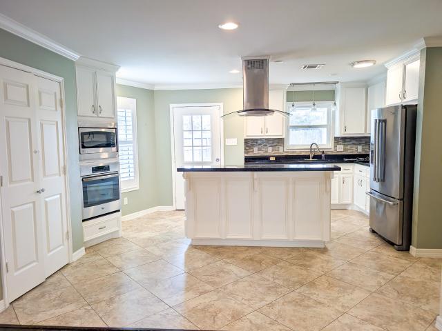 1734 Knightwick Dr, Houston, TX 77008 | MLS #30810 | Compass
