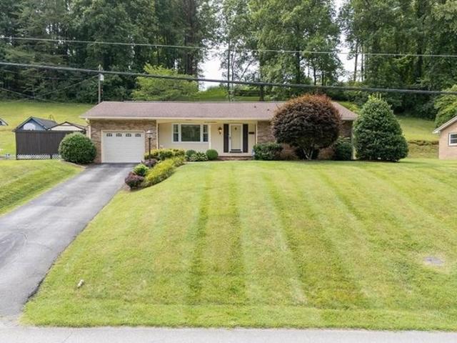 1734 Shawnee Ave E, Big Stone Gap, VA 24219