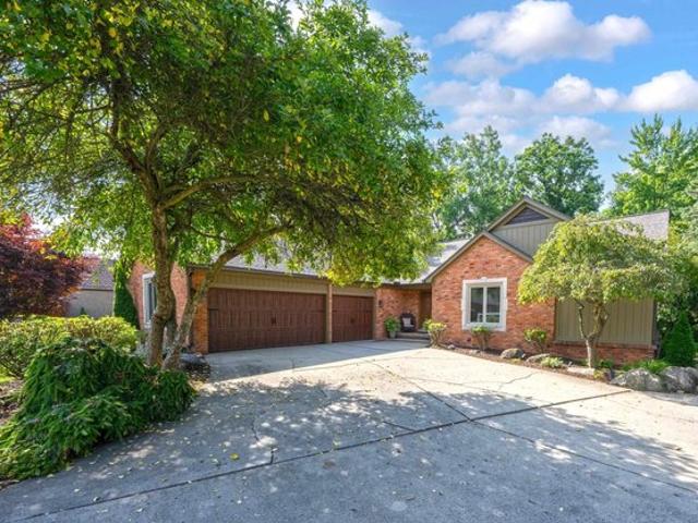 1734 Snowden Cir, Rochester Hills, MI 48306
