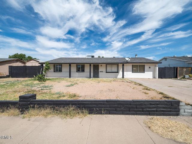 1734 W WOOD Drive