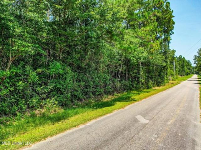 17353 Carnation St, Kiln, MS 39556
