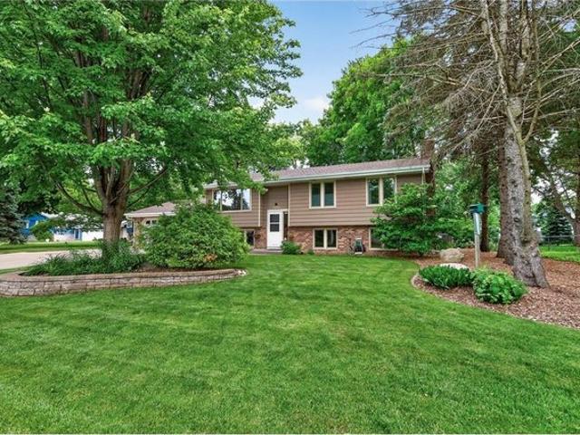 17351 Barberry Cir, Eden Prairie, MN 55346