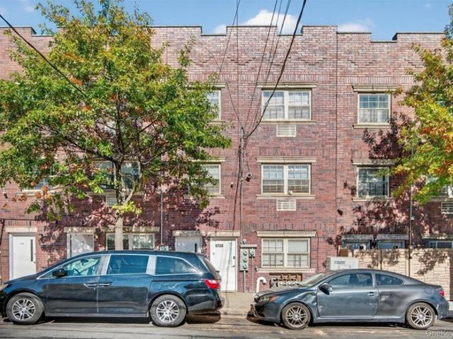 1735 Mansion St, Bronx, NY 10460
