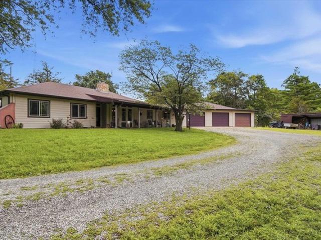 1735 NE 62nd St, Topeka, KS 66617