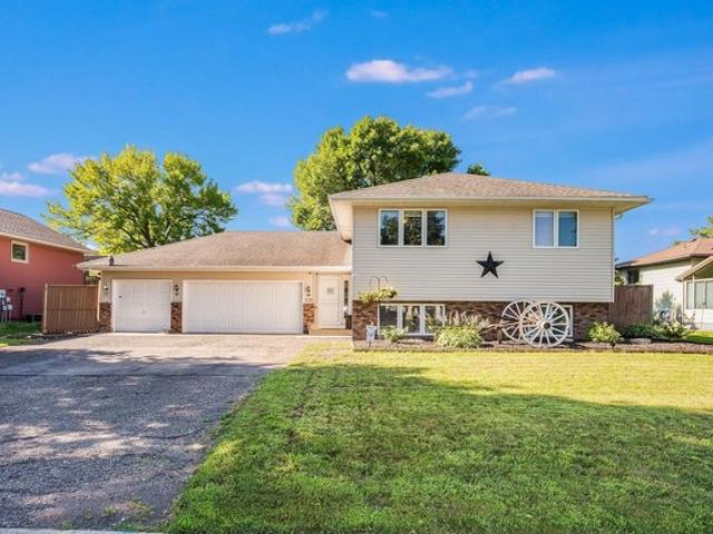 1735 Orchid Dr N, North Mankato, MN 56003