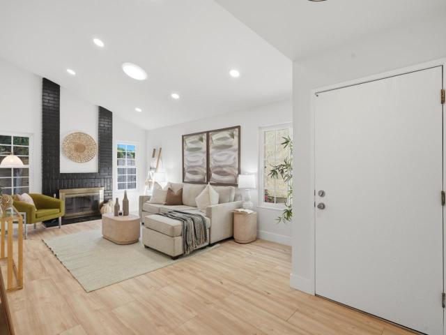 1735 Chesterton Circle