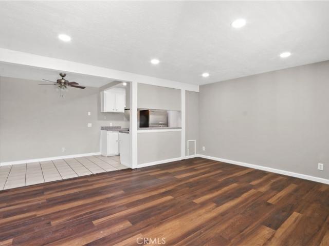 1735 E Washington G14