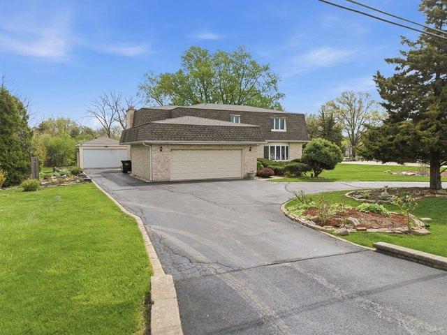 1735 Larson Ln, Roselle, IL 60172