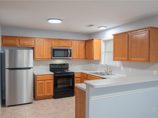 1735 Rock Hollow Loop