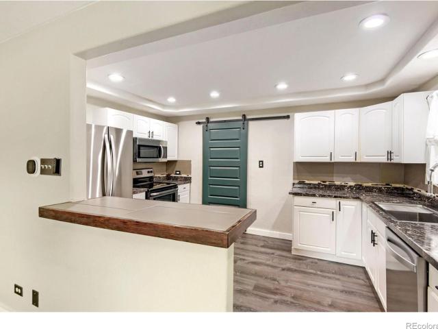 1735 W Burlington Place