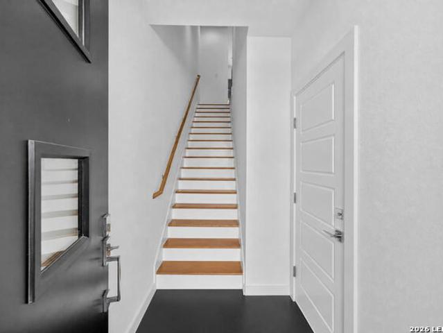 1735 W Gramercy Pl, Unit 301