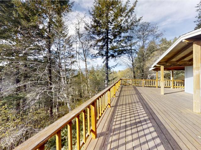 17360 Mountain Dr, Brookings, OR 97415 | MLS #489422