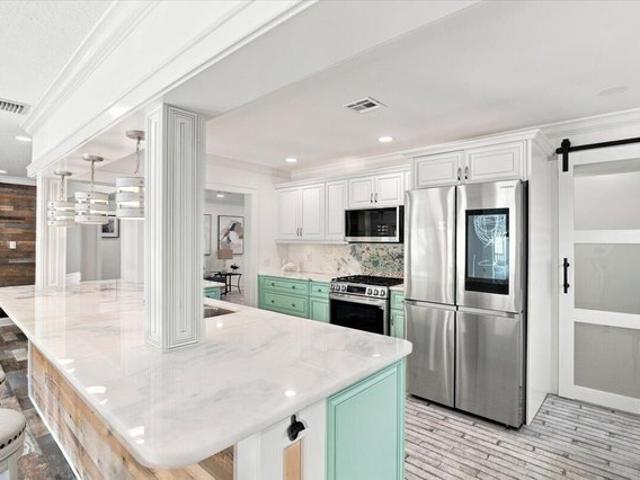 1736 NW 39th St, Oakland Park, FL 33309