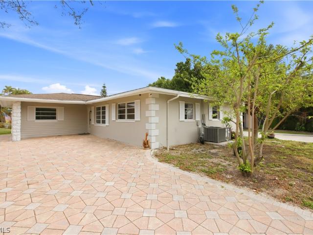 1736 Bonnie Ct, Fort Myers, FL 33901 | MLS #2025022 | Compass