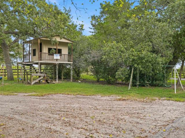 1736 County Road 182