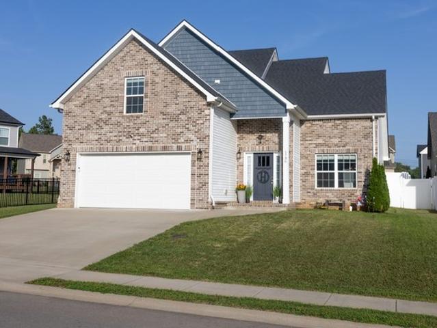 1736 Heritage Dr, Clarksville, TN 37043